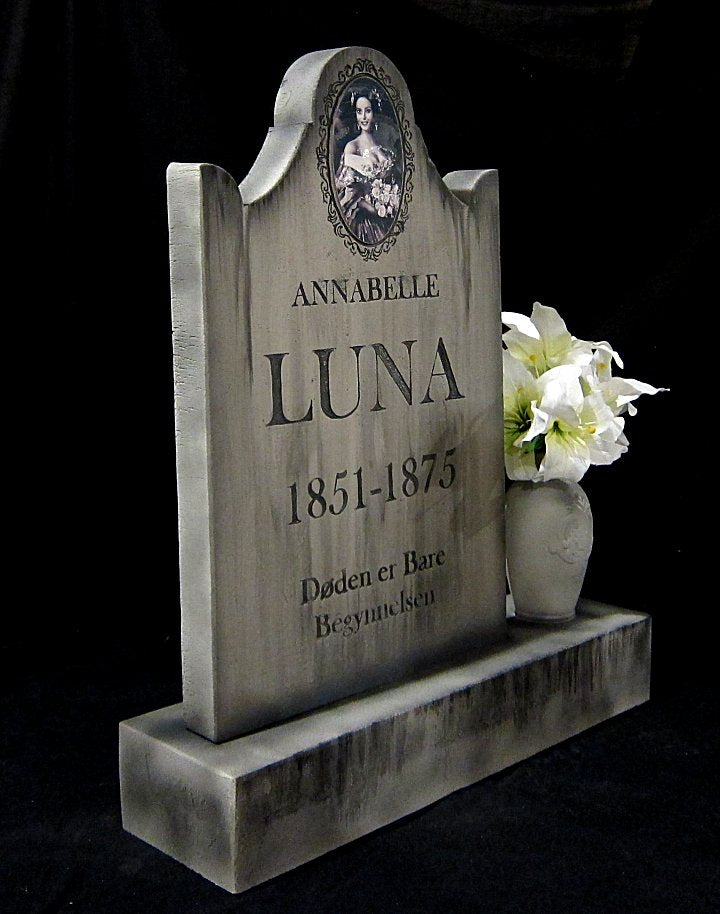 Cemetery Haunts Tombstone Props